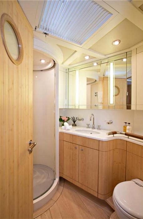 Yacht Hamilton II, CNB Bordeaux | CHARTERWORLD Luxury Superyacht Charters